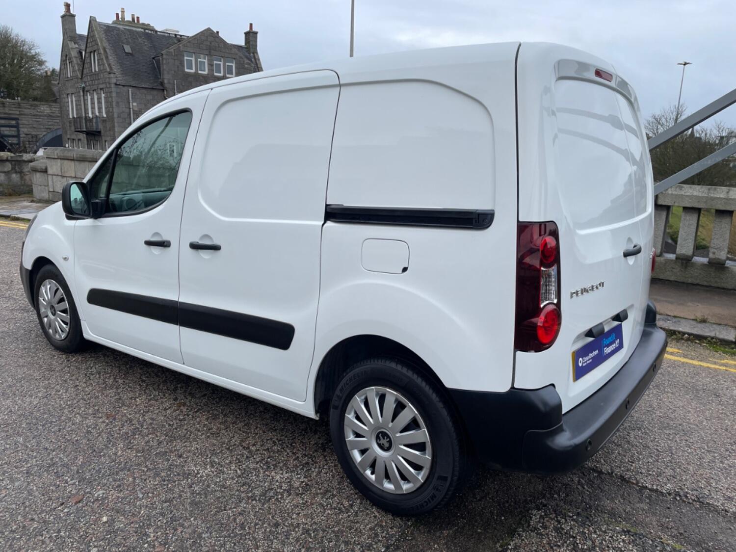 Used PEUGEOT PARTNER 2016 White in Aberdeen, Scotland | Vans4u Aberdeen ...
