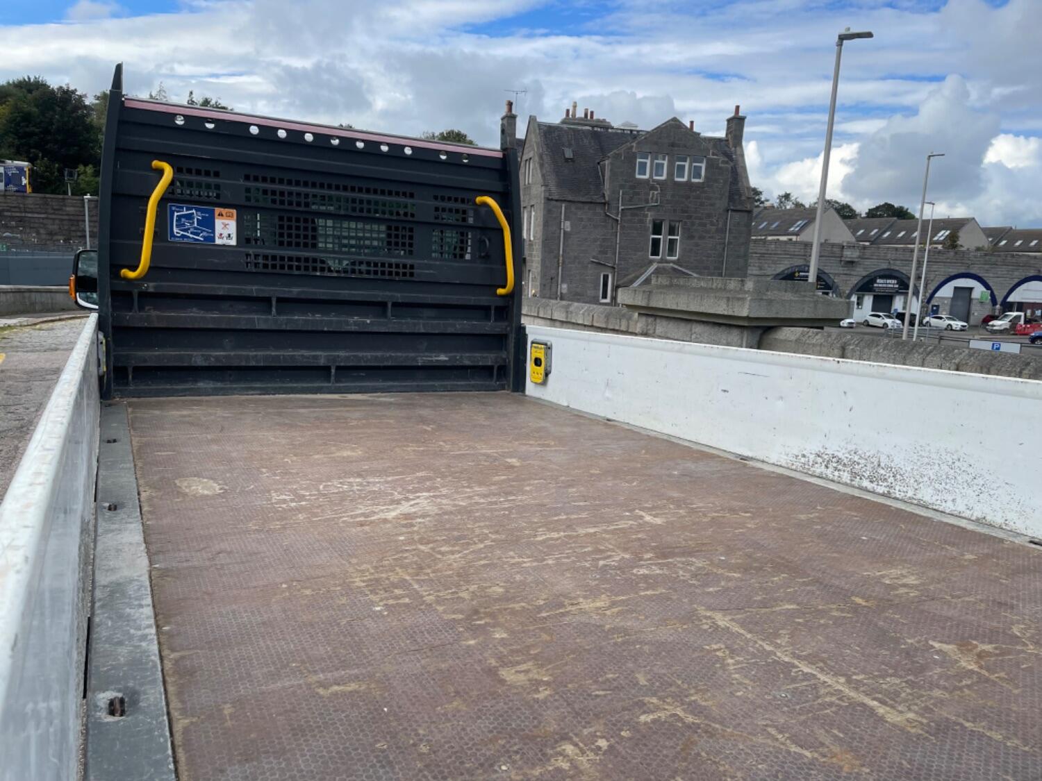 Used FORD TRANSIT DROPSIDE 2018 White in Aberdeen, Scotland | Vans4u ...